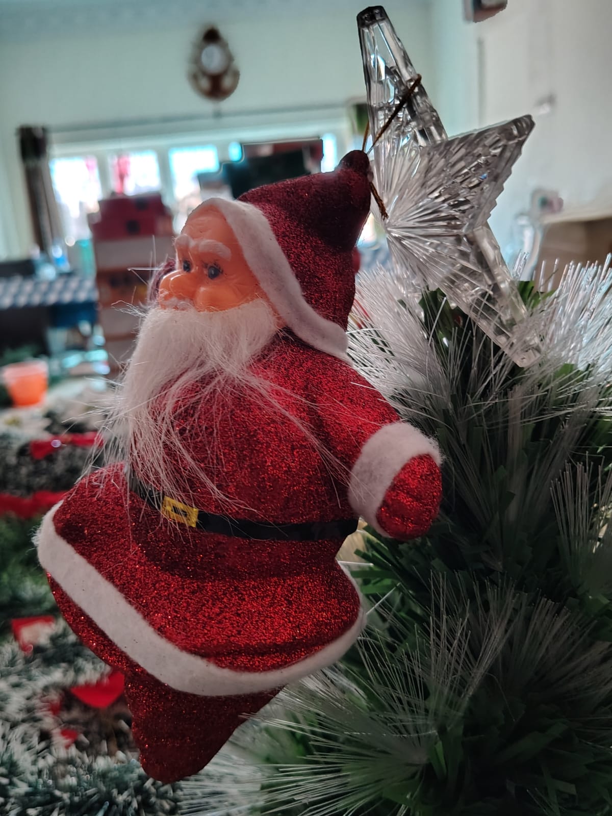 Glitter Santa Tree Topper – 200g - Golden Sculptor